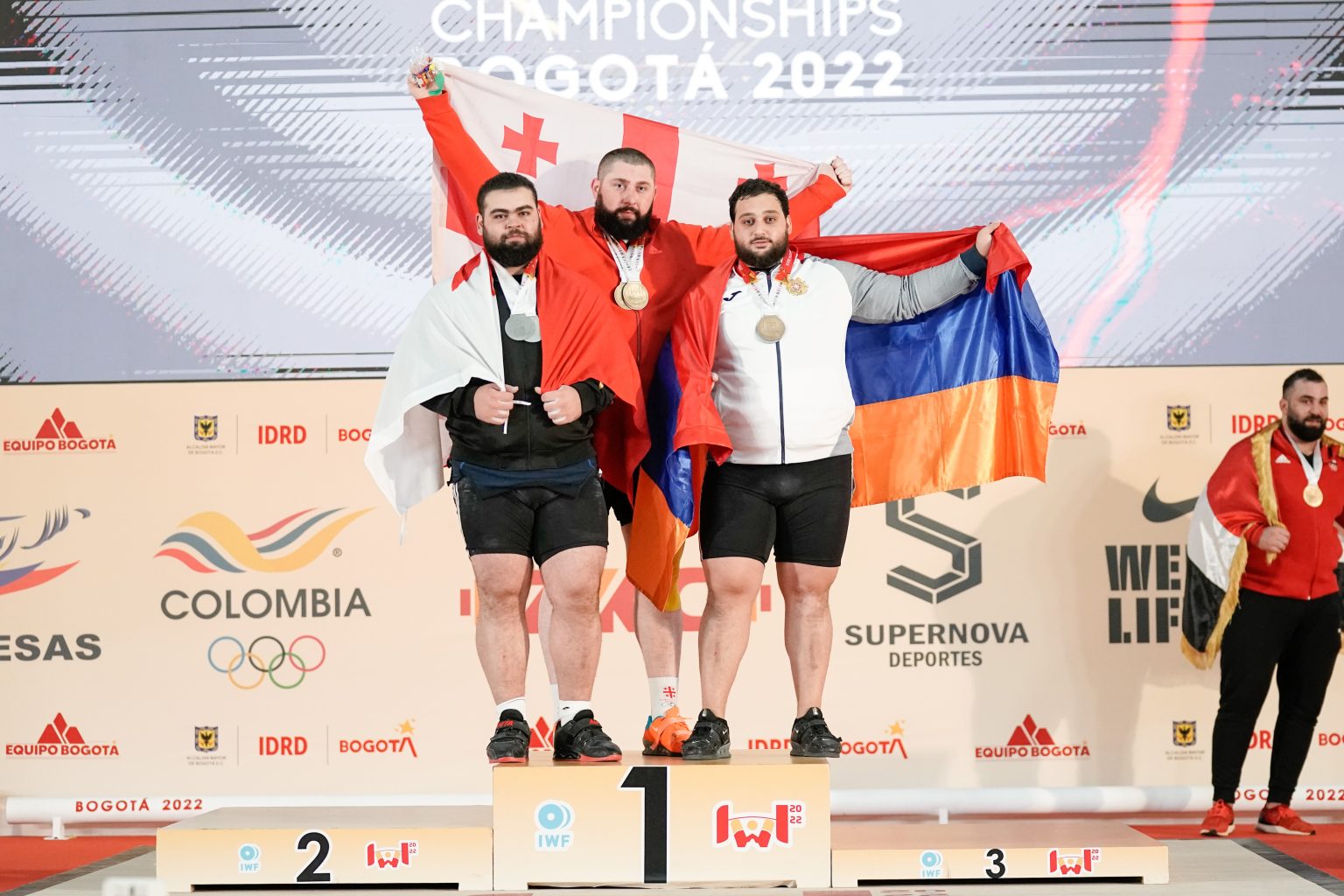 Lasha Talakhadze fights hard to claim his sixth world title ...