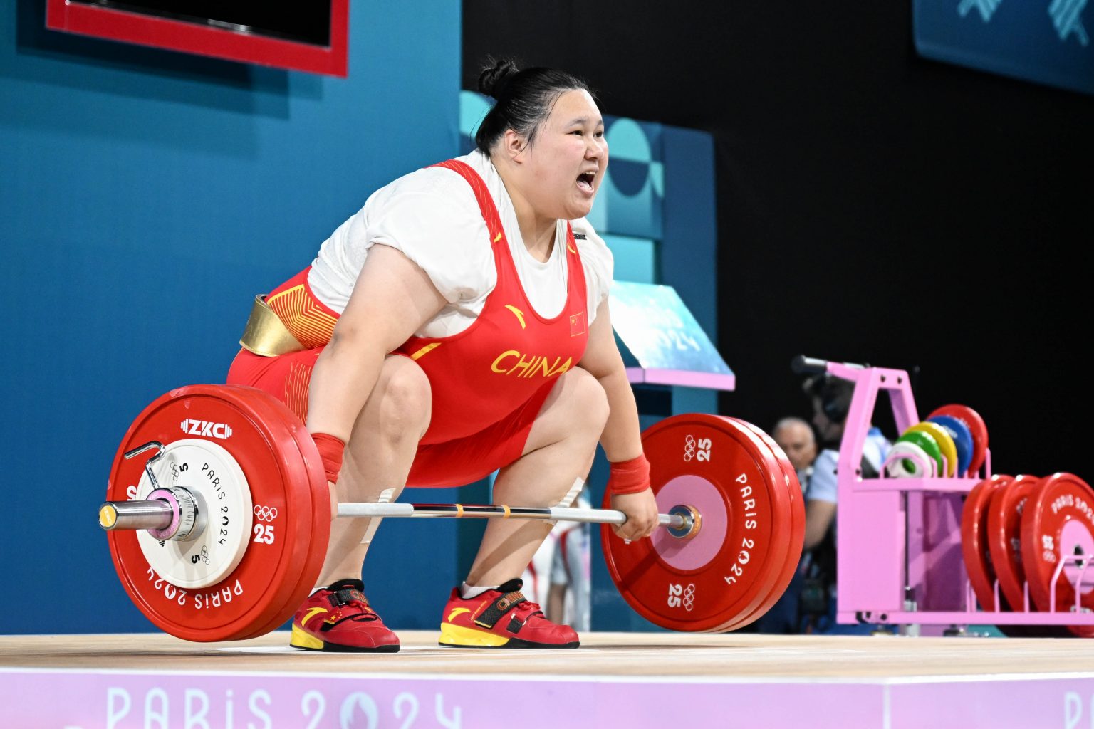 Paris, Women +81kg: What a show! Li Wenwen lifts China’s fifth gold ...