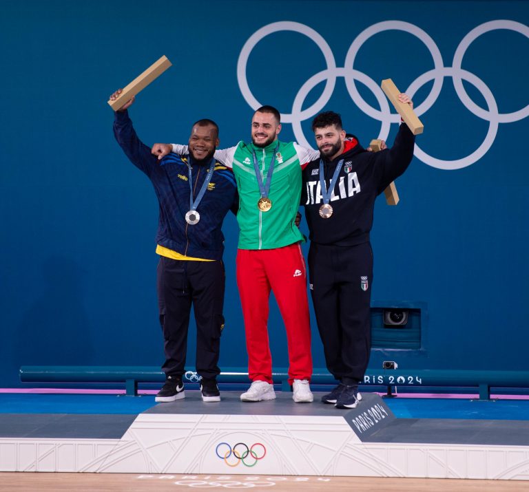 Paris, Men 89kg: Karlos Nasar smashes world records to take gold and ...