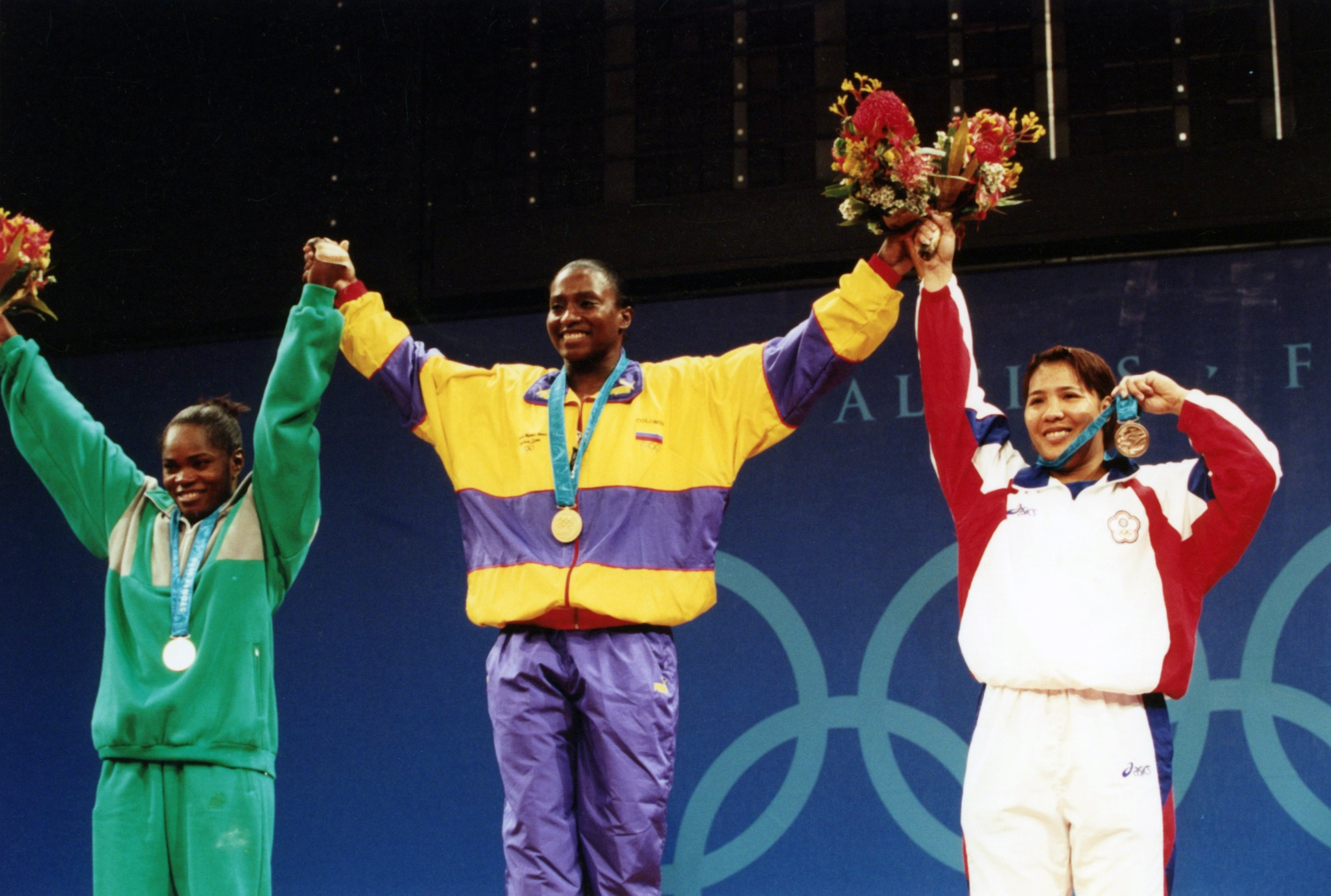IWF120y/1 – 2000: Women compete in the Olympics – International ...